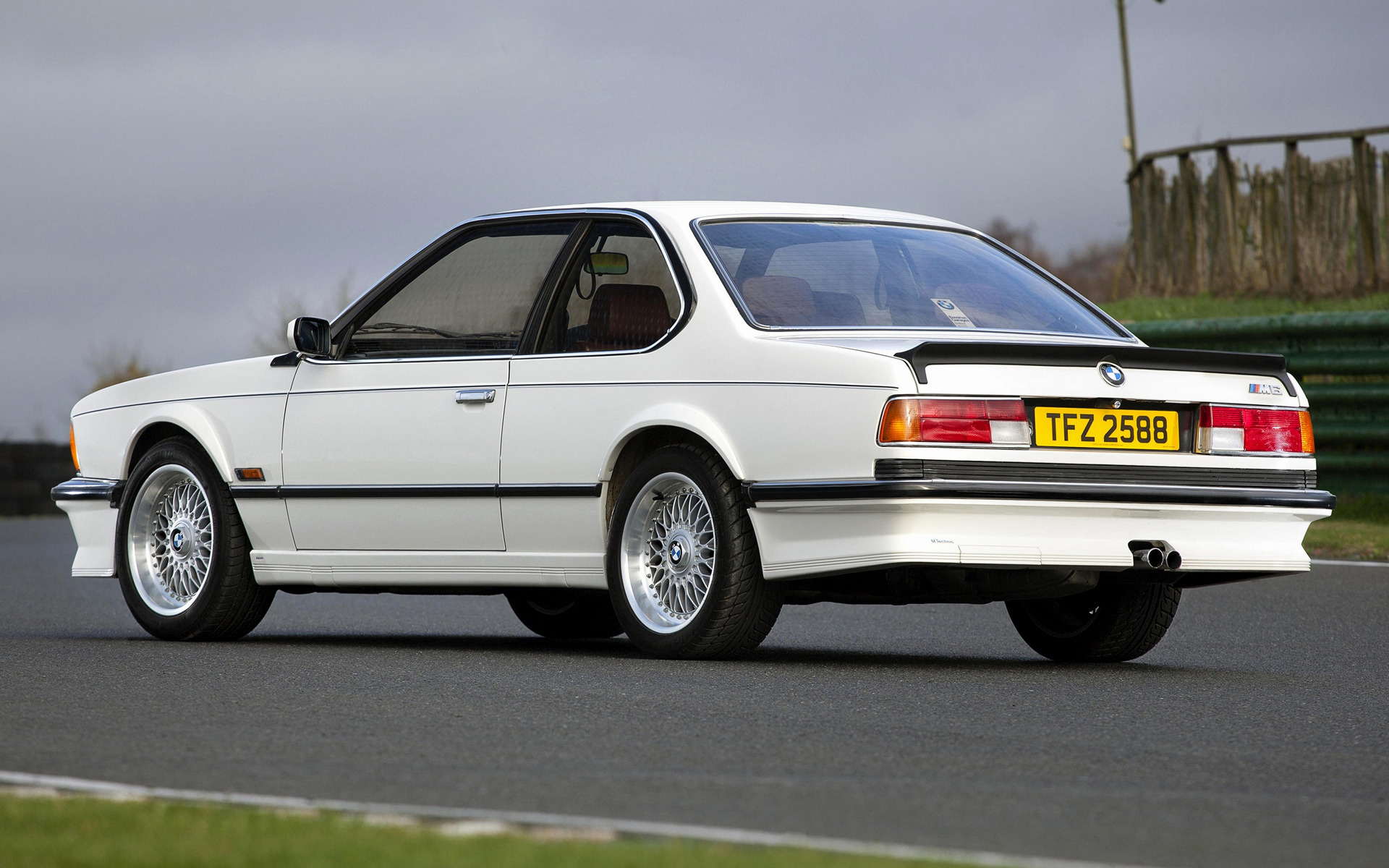 BMW M635 CSI (E24). Premier grand coupé en mode M – AUTOBS'